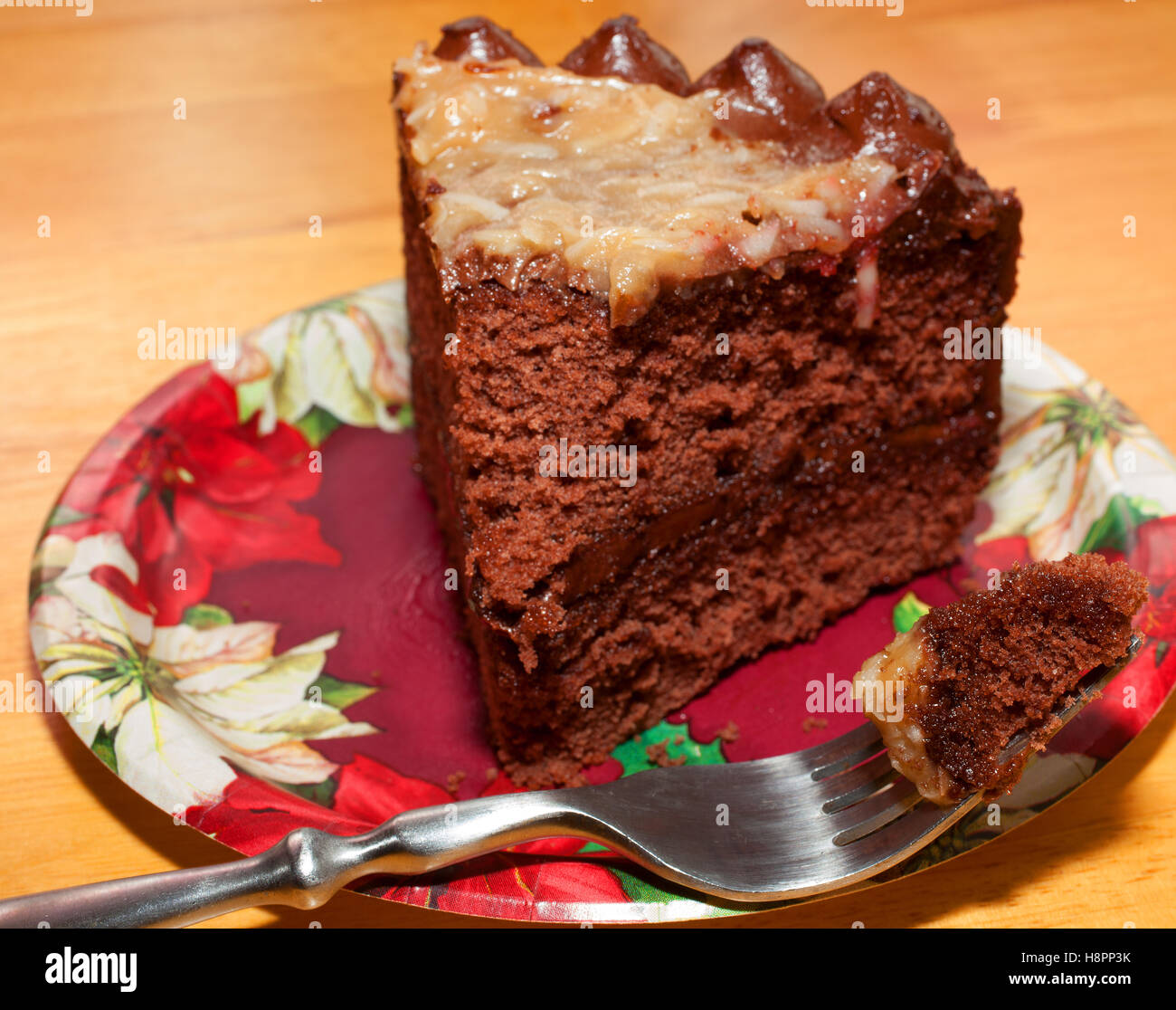 Cake that is on a Christmas decorated paper plate Stock Photo - Alamy
