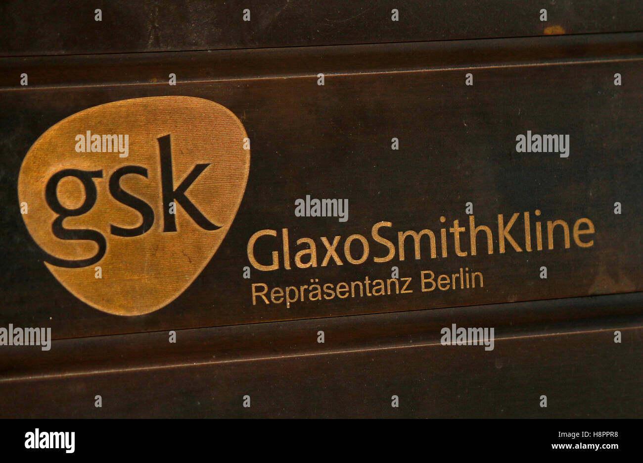 das Logo der Marke "GSK Glaxo Smith Kline", Berlin Stock Photo - Alamy