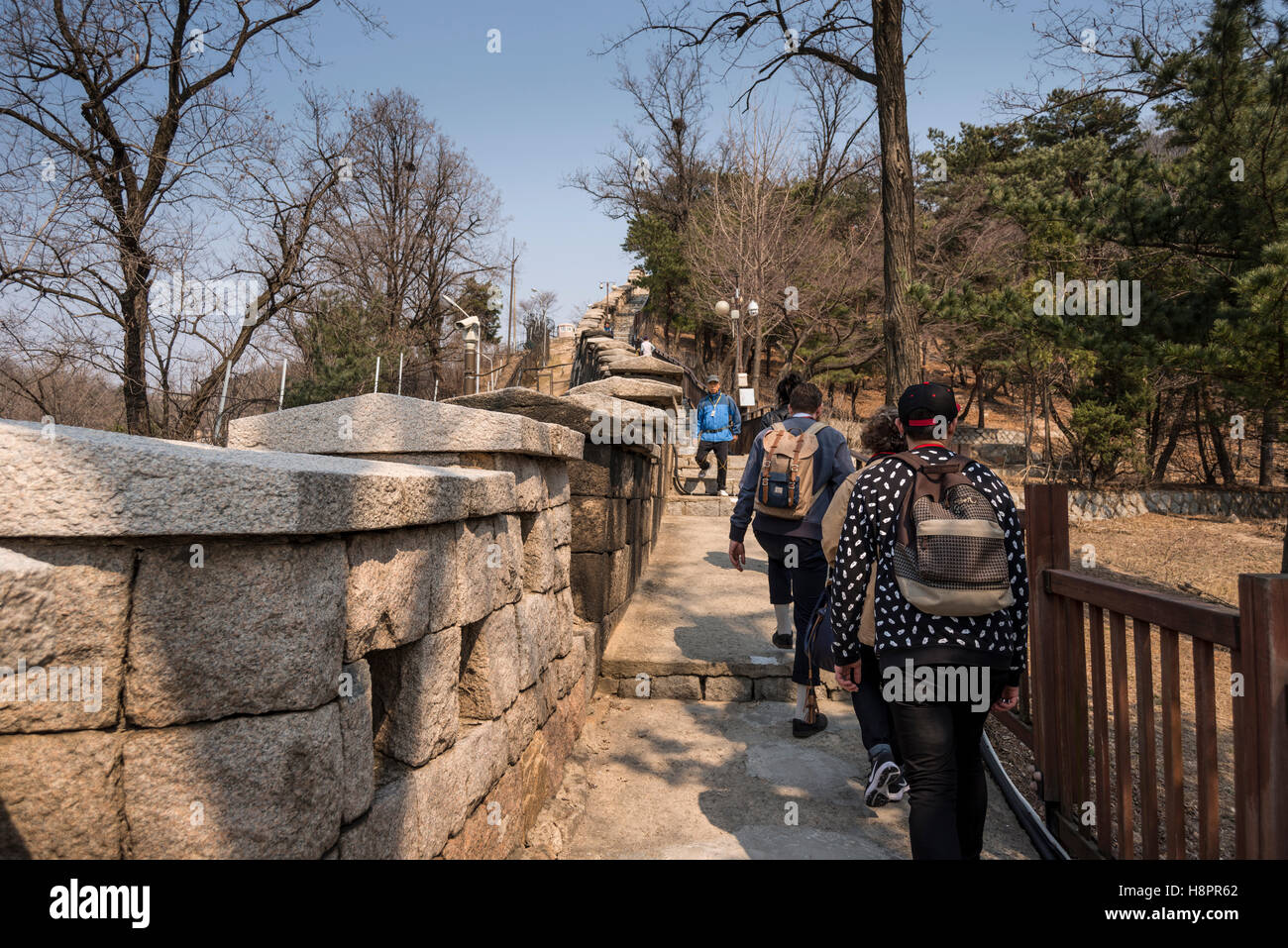 Seoul City Wall (Hanyangdoseong - ancient defensive fortress) mountain ...