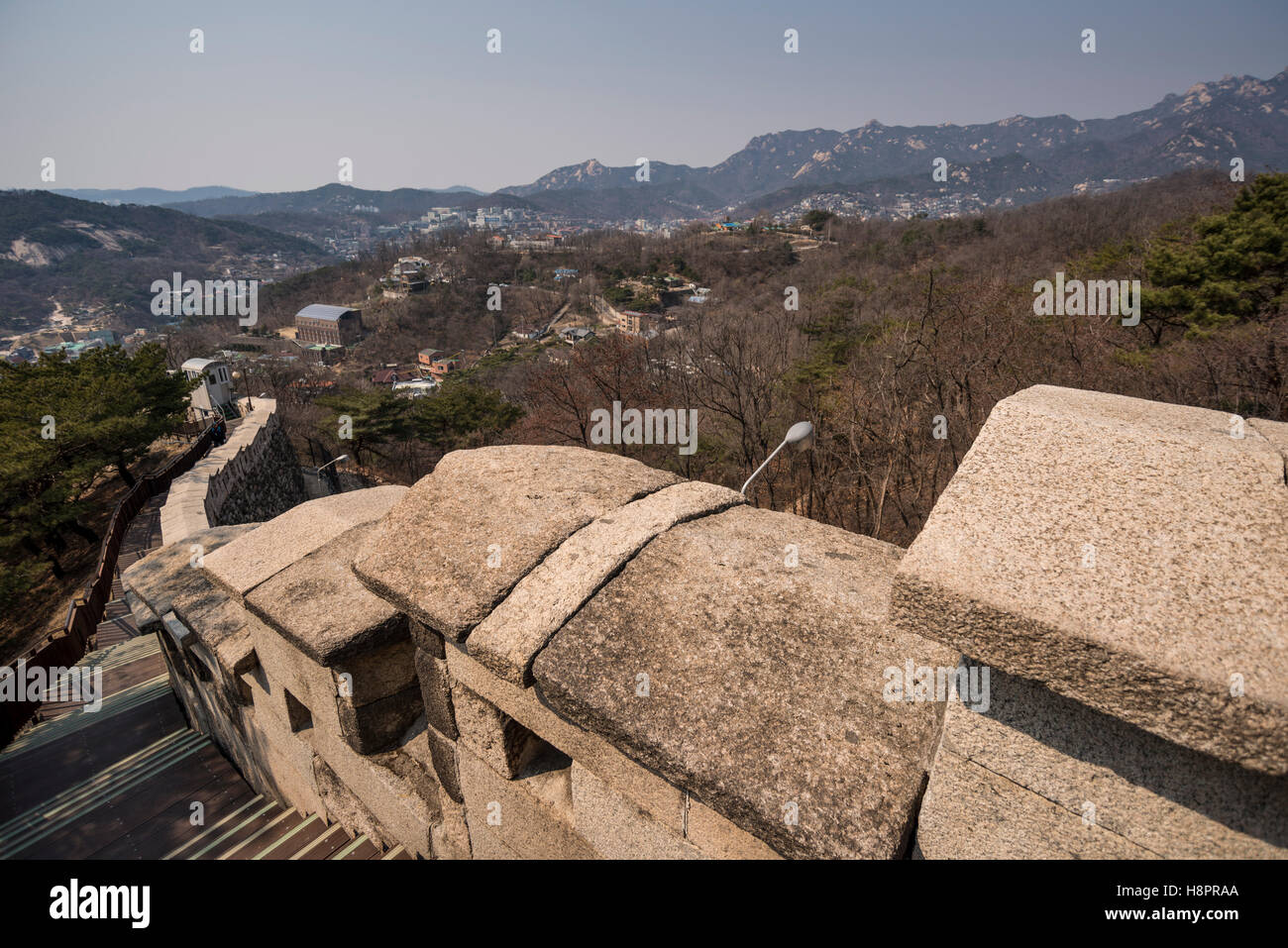 Seoul City Wall (Hanyangdoseong - ancient defensive fortress) mountain ...