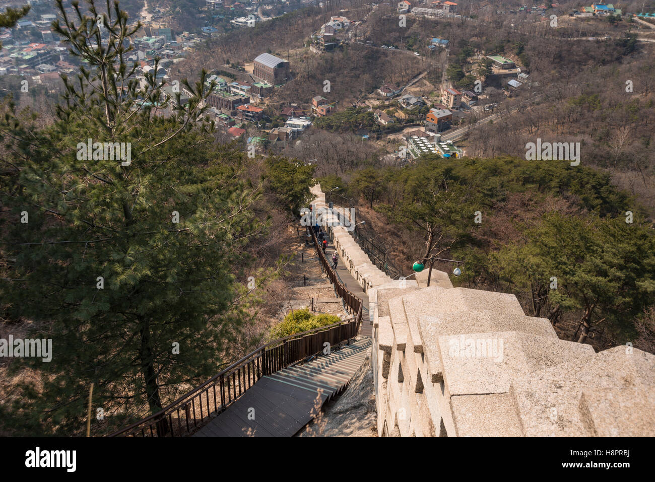 Seoul City Wall (Hanyangdoseong - ancient defensive fortress) mountain ...
