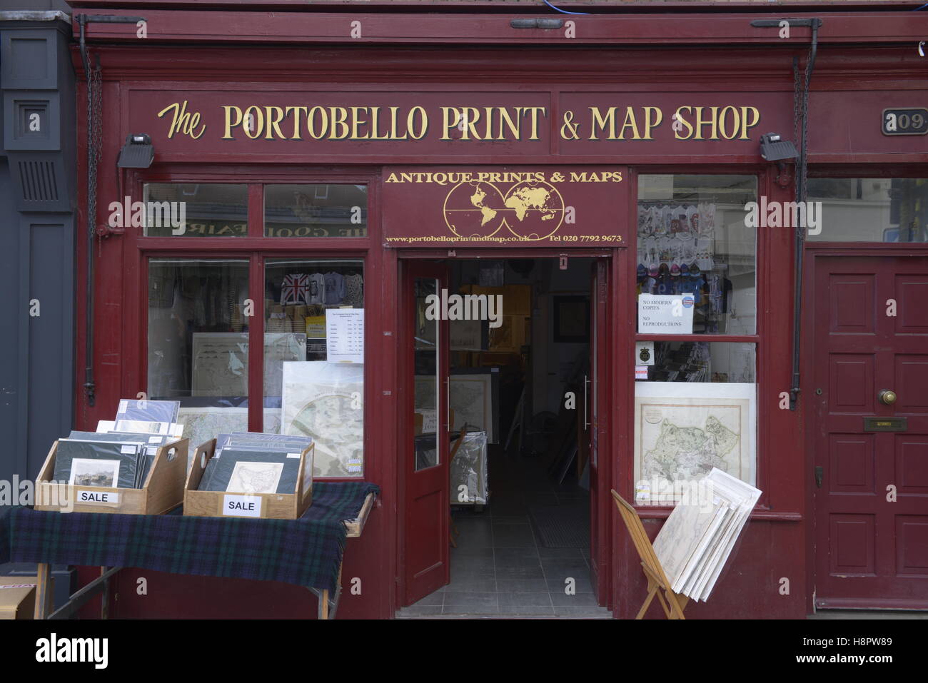 Portobello road antique shops Stock Photo - Alamy
