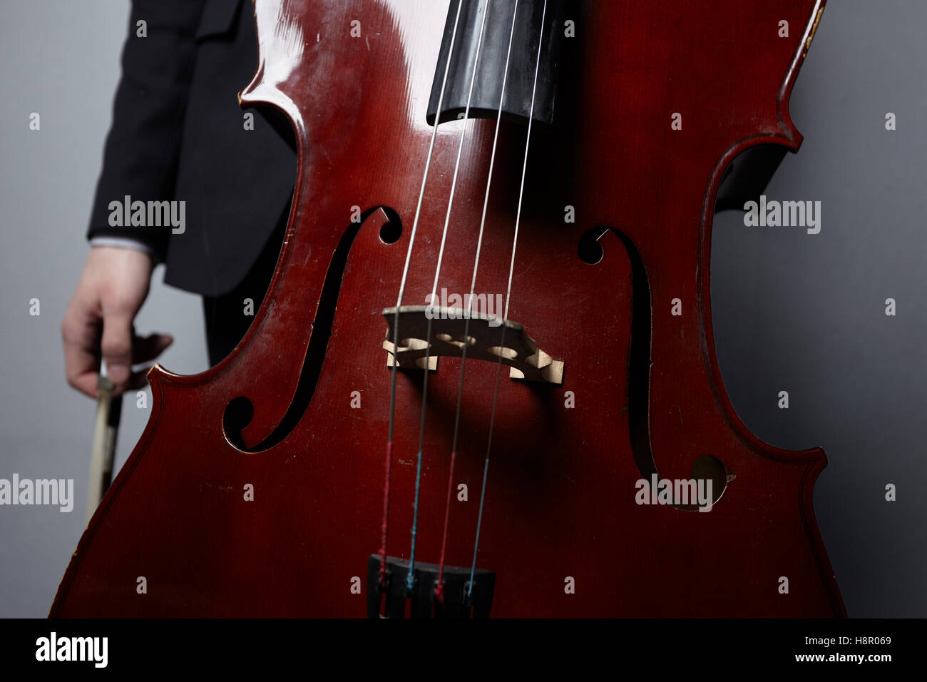 playing the cello closeup Stock Photo - Alamy