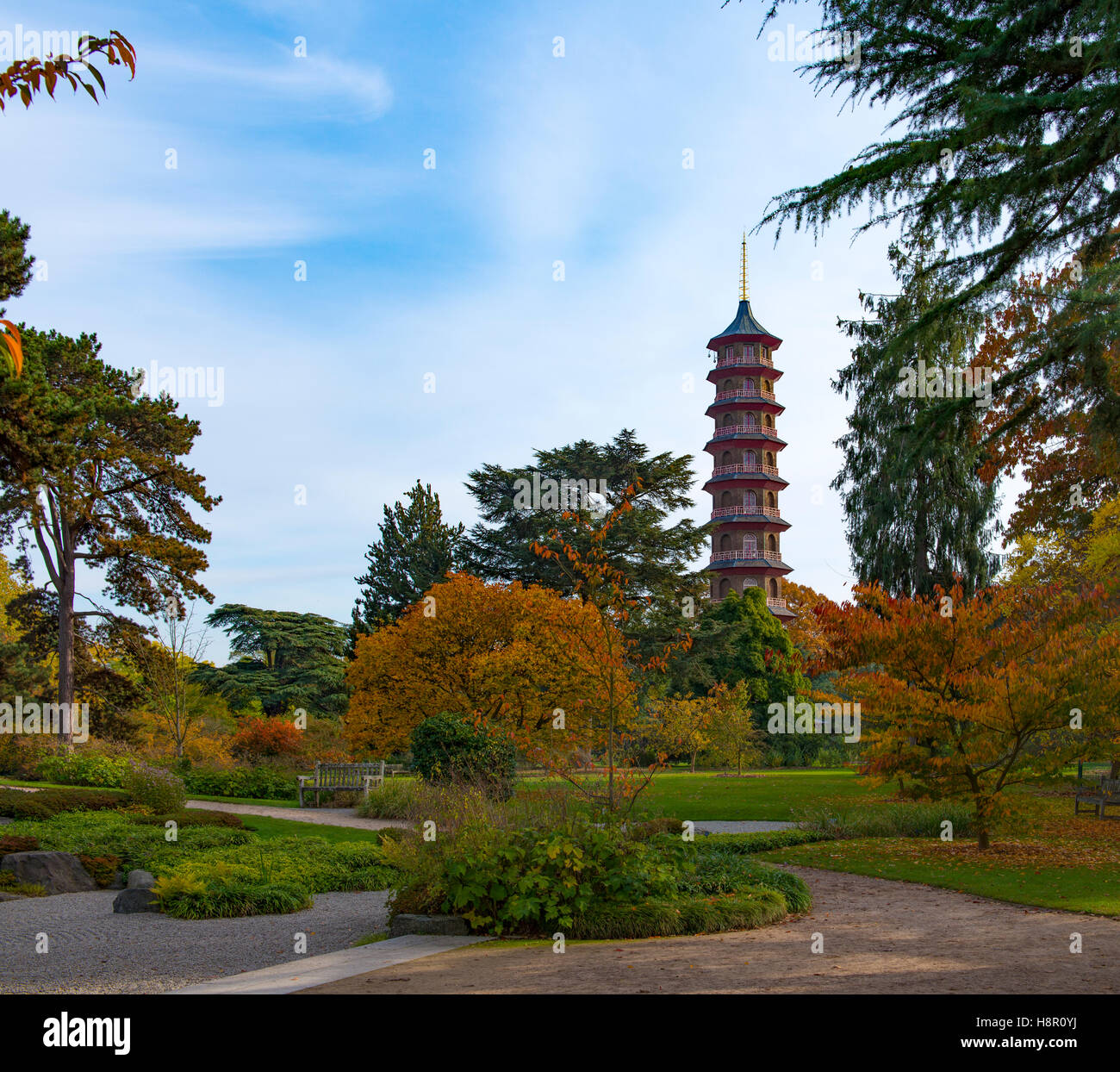 Golden tower of leaves hi-res stock photography and images - Alamy