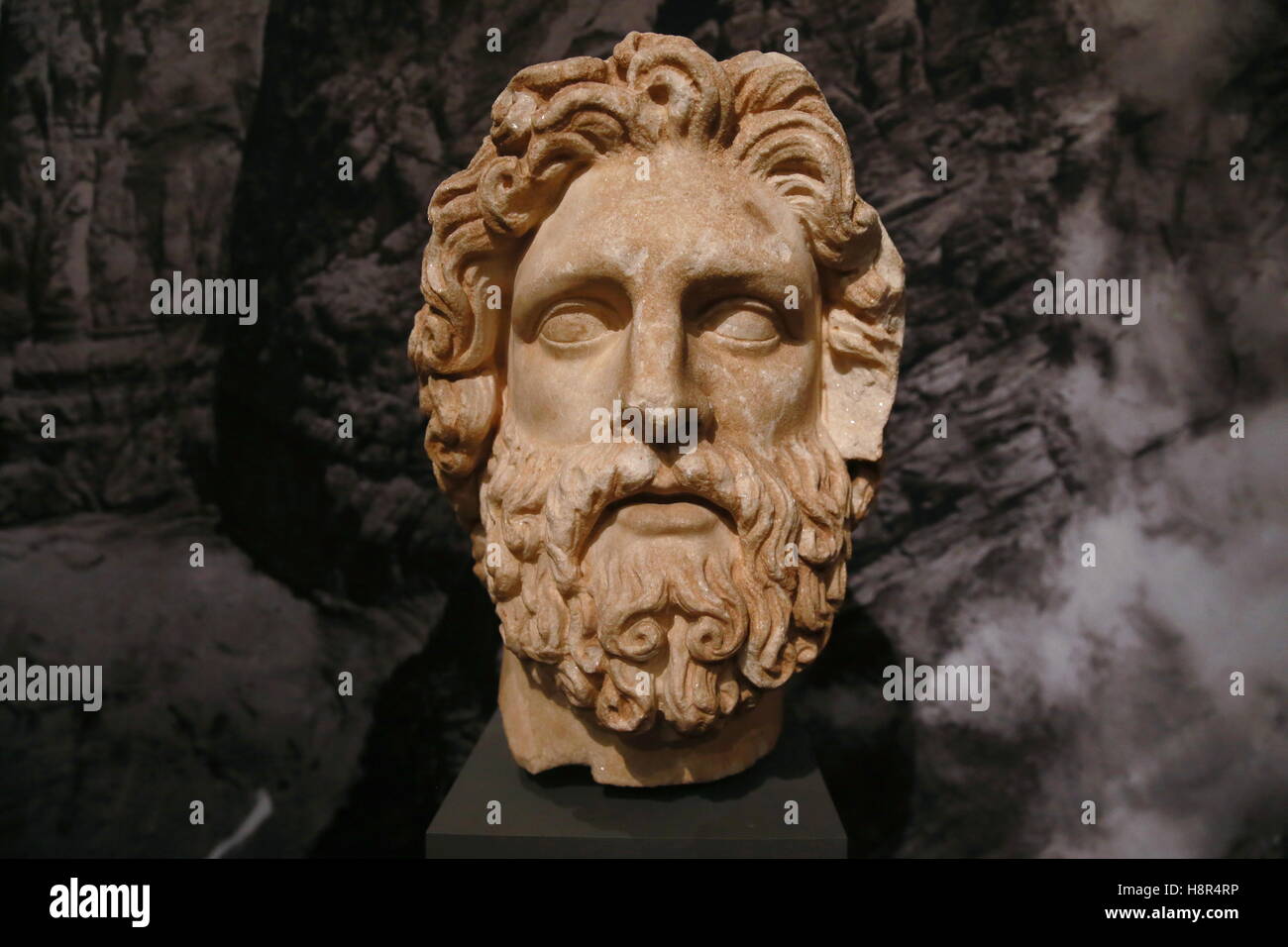 Head Of Zeus High Resolution Stock Photography and Images - Alamy