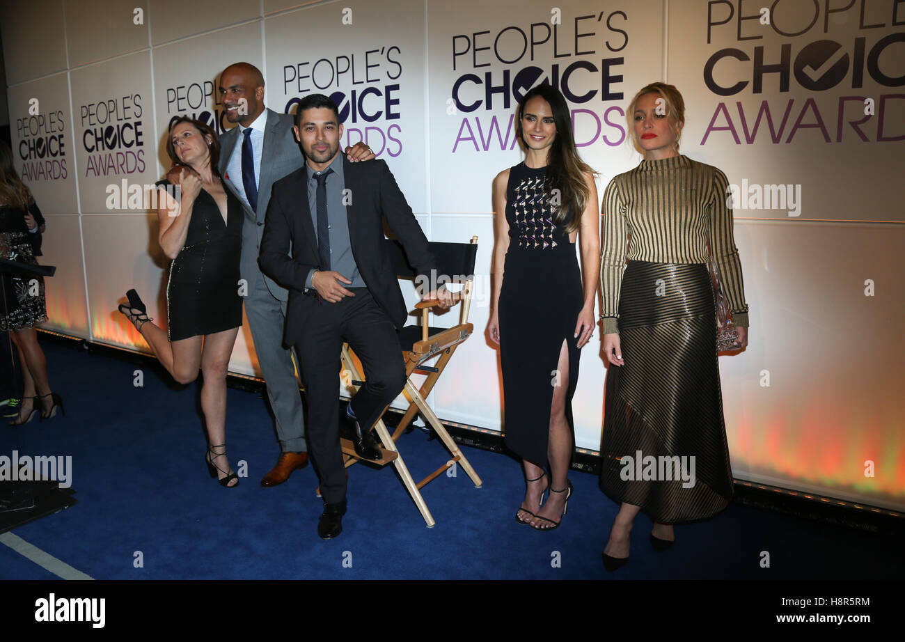 Beverly Hills, USA. 15th Nov, 2016. Wilmer Valderrama, Piper Perabo ...