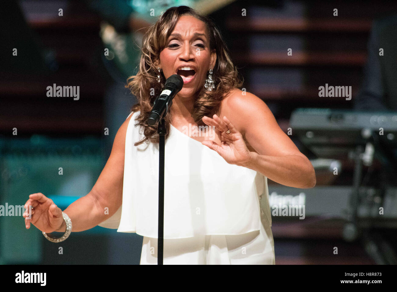 Philadelphia, Pennsylvania, USA. 15th Nov, 2016. R&B singer, Kathy ...