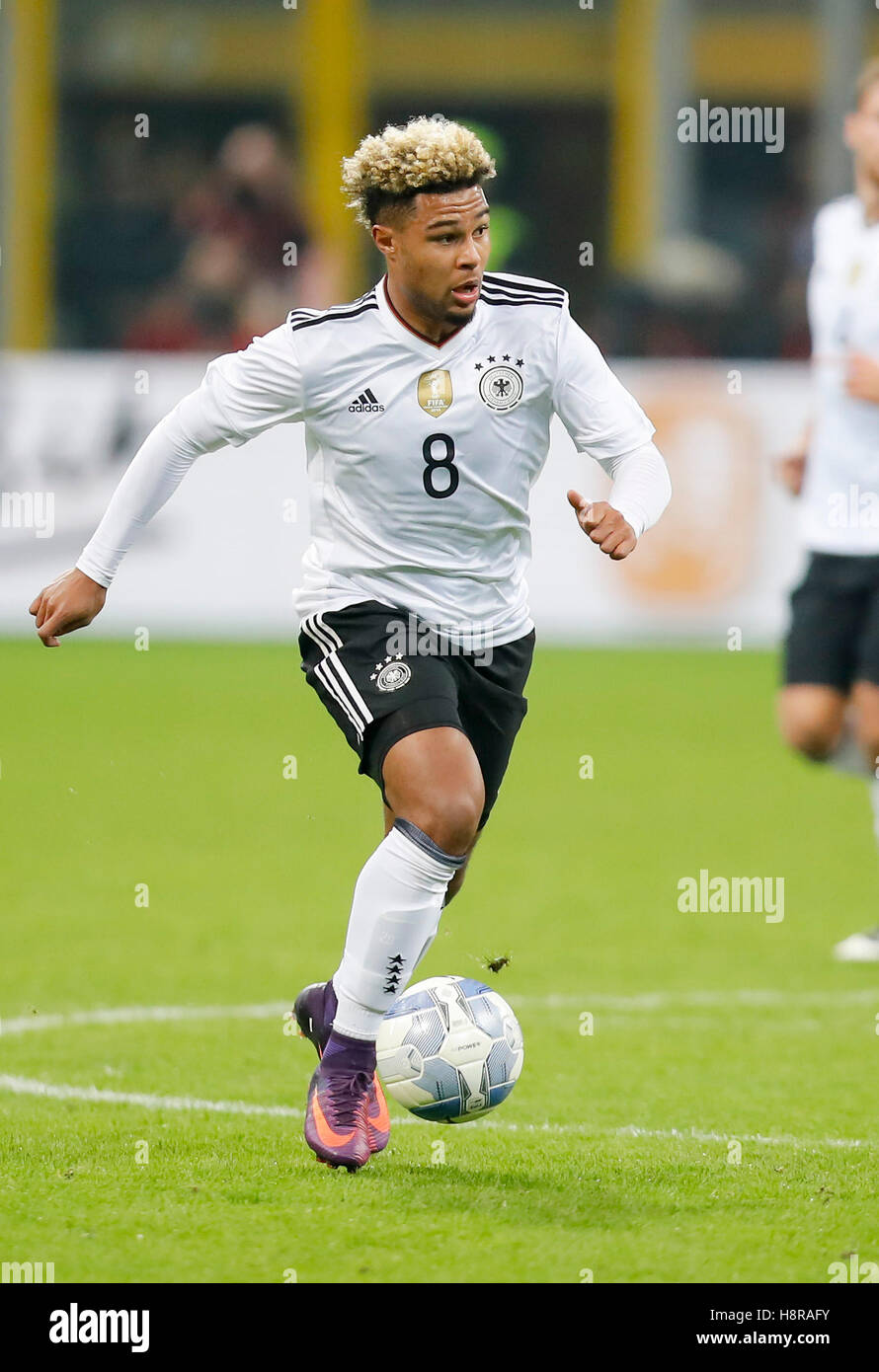 Milan, Italy. 15th November, 2016. Serge GNABRY, DFB 8 Action with ball ...