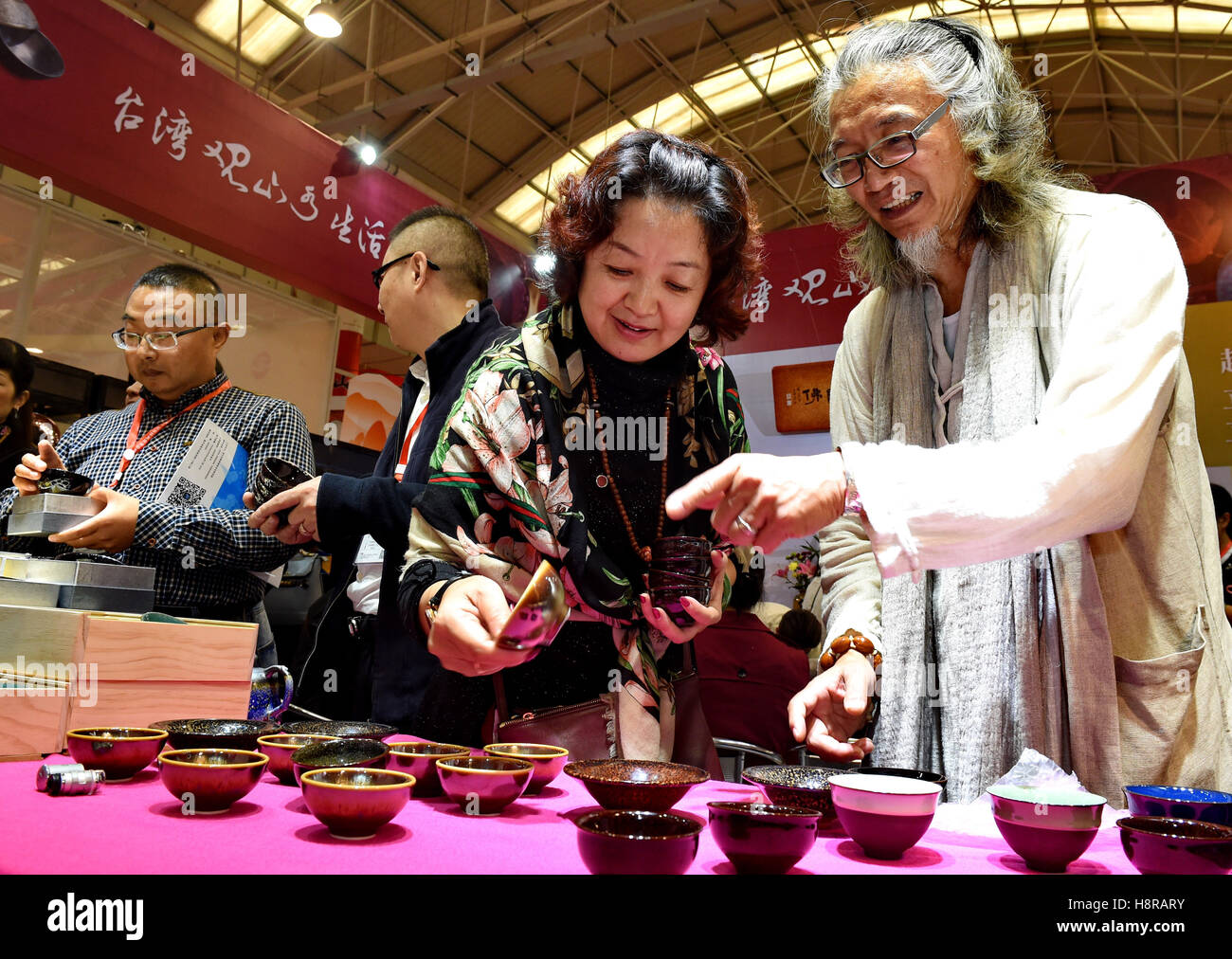 Wuyishan, China's Fujian Province. 16th Nov, 2016. A merchant (1st R ...