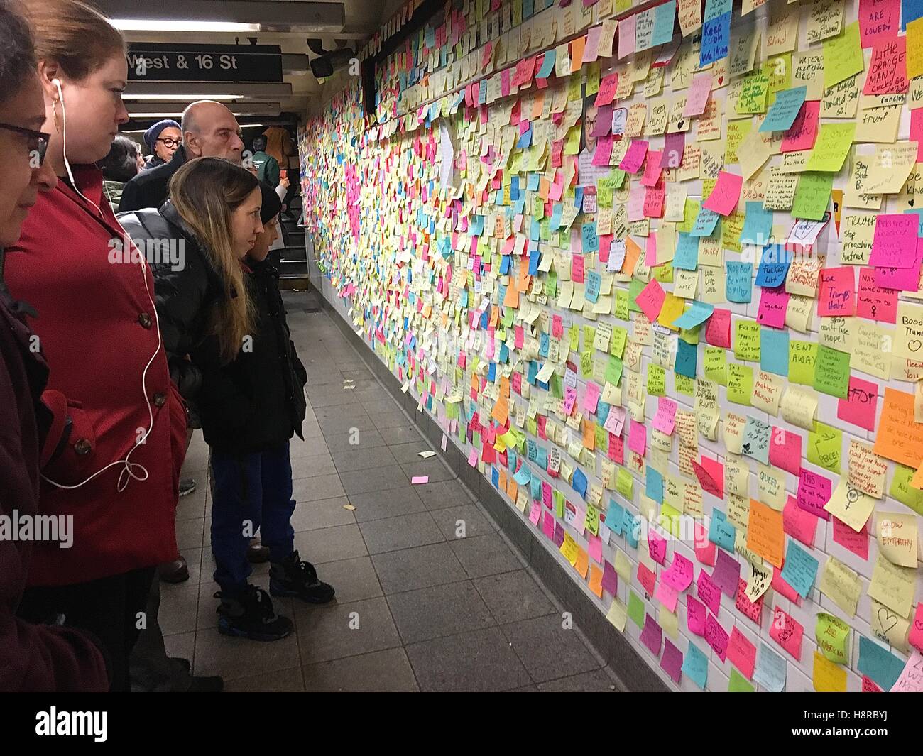 New York, NY, USA. 15th Nov, 2016. New Yorkers and others use the ...