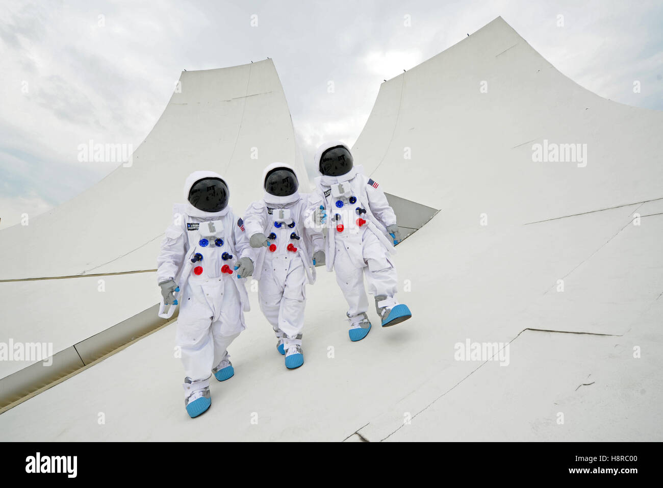 Singapore. 16th Nov, 2016. Astronaut mascots pose during a promotion ...
