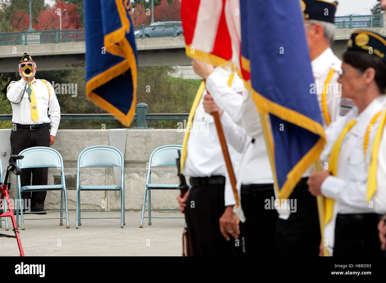 Napa, CA, USA. 11th Nov, 2016. Bugler C.J. Bertagna plays ''To the ...