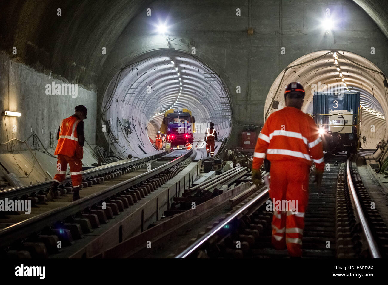 Crossrail elizabeth line hi-res stock photography and images - Alamy