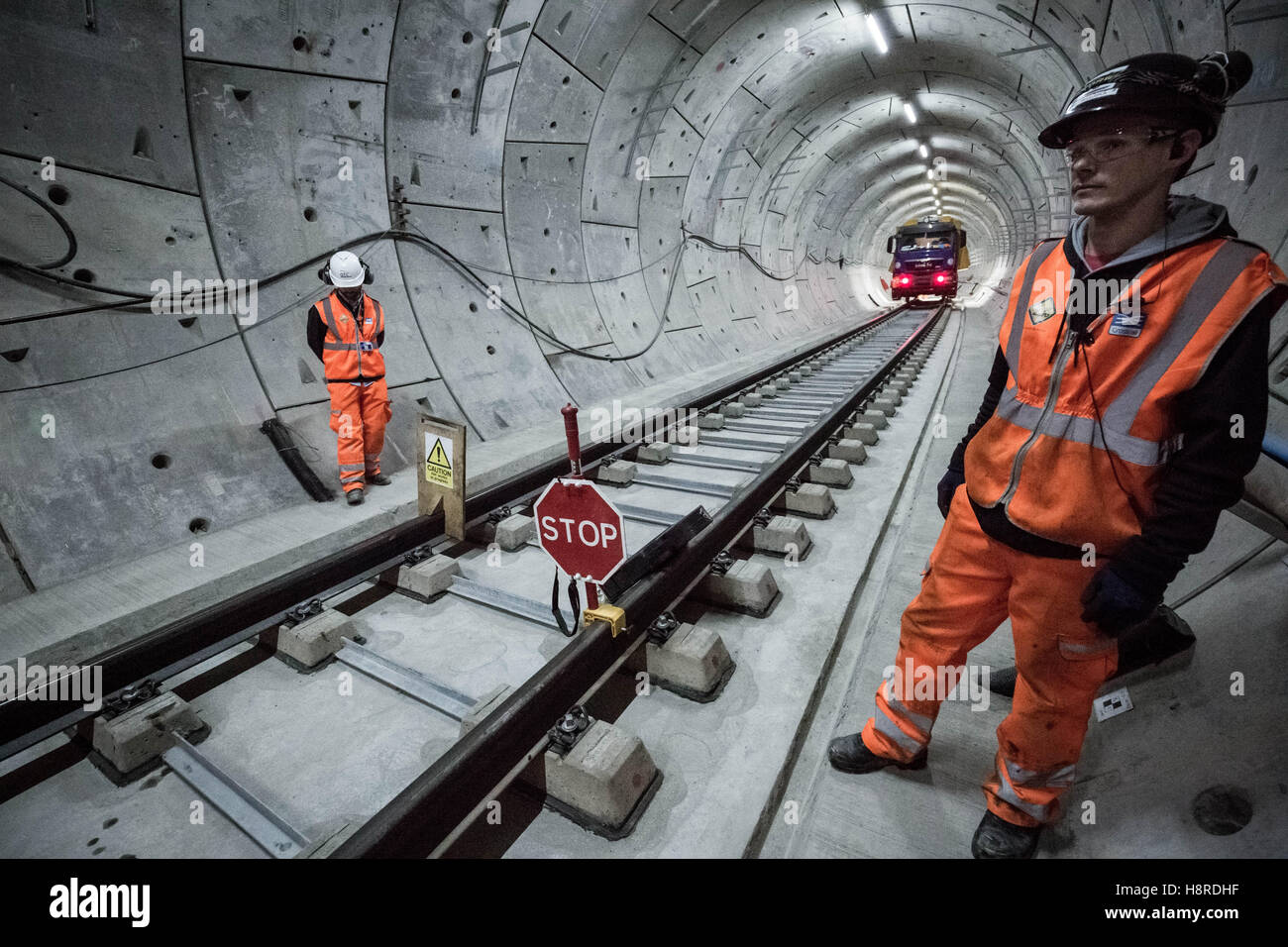 Train tunnel construction workers hi-res stock photography and images ...