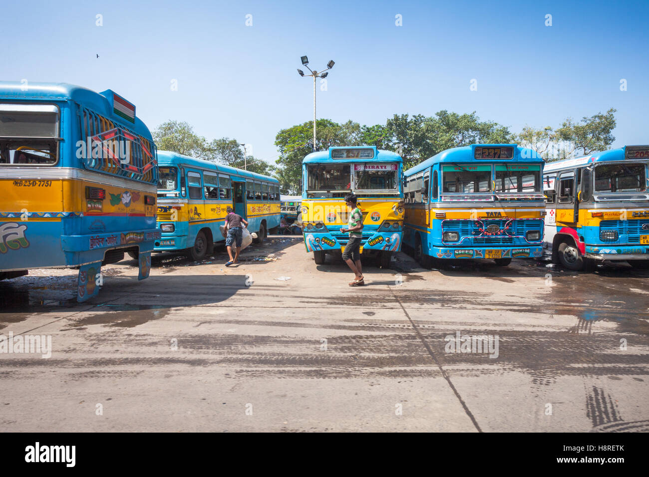 Indian buses hi-res stock photography and images - Alamy