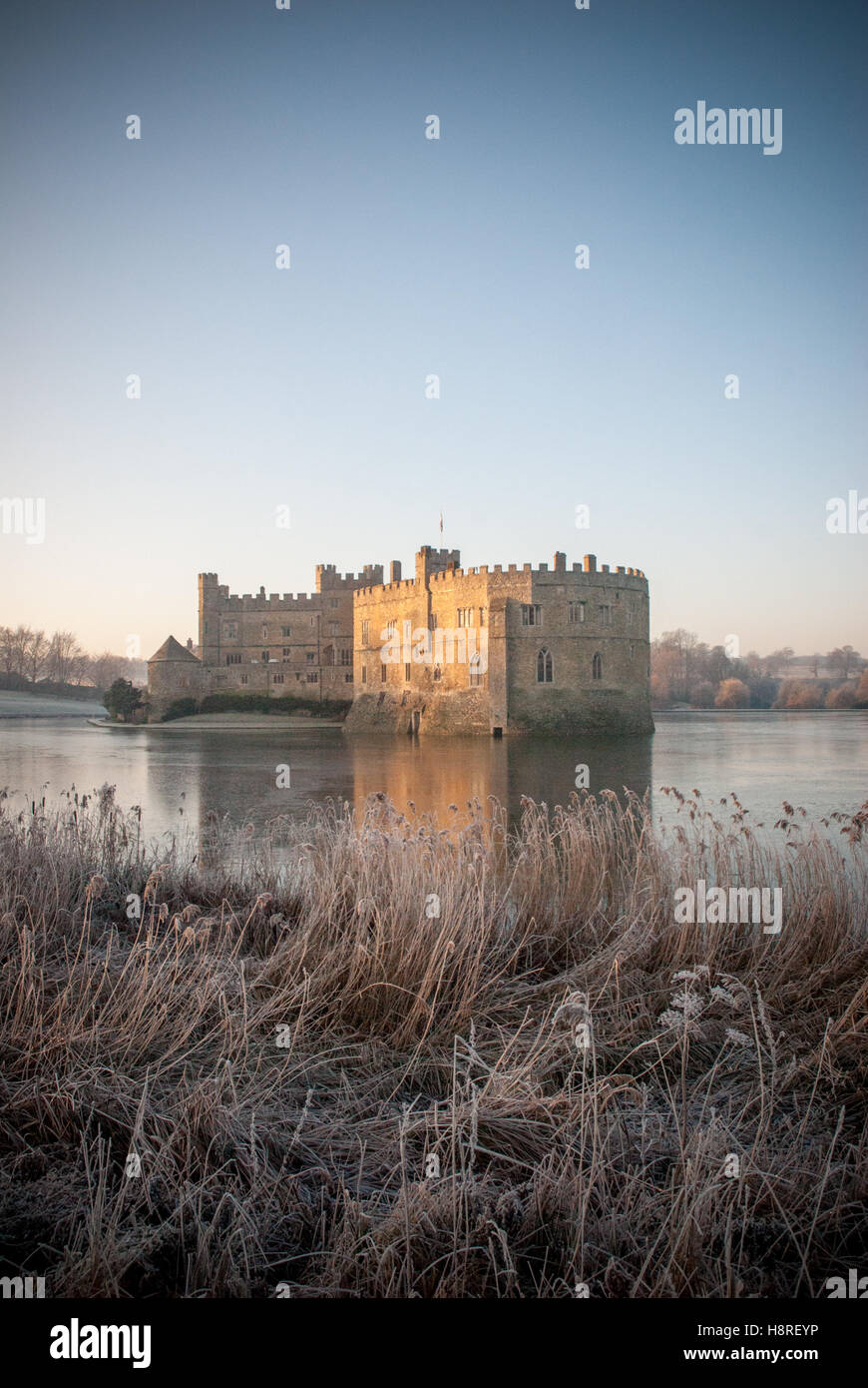 An early winter morning across the moat at Leeds Castle in Kent Stock ...