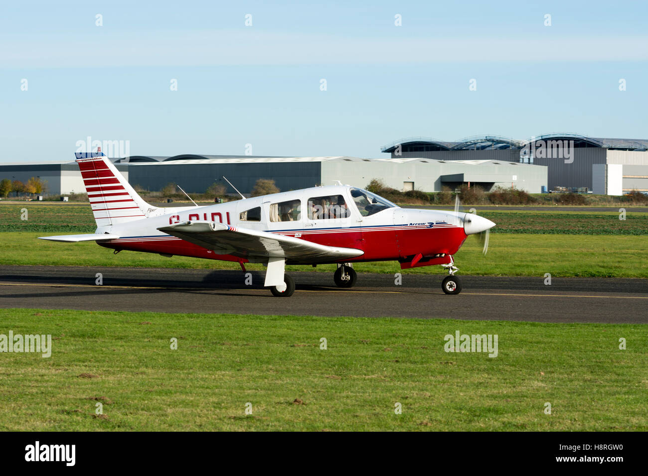 Piper PA28R-210 Arrow III at Wellesbourne Airfield, Warwickshire, UK (G ...