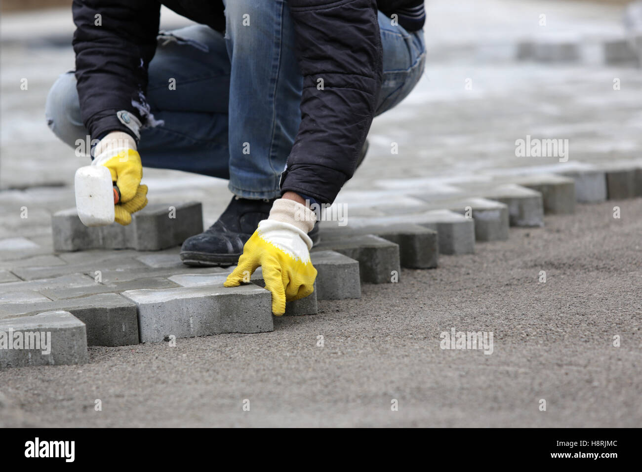 Installing stone pavers using hi-res stock photography and images - Alamy