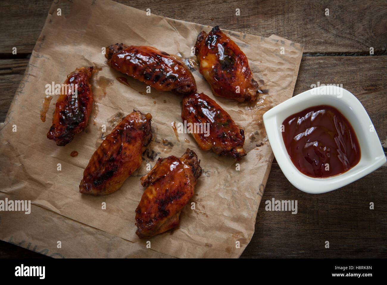 Hot bbq chicken wings on oven tray Stock Photo - Alamy