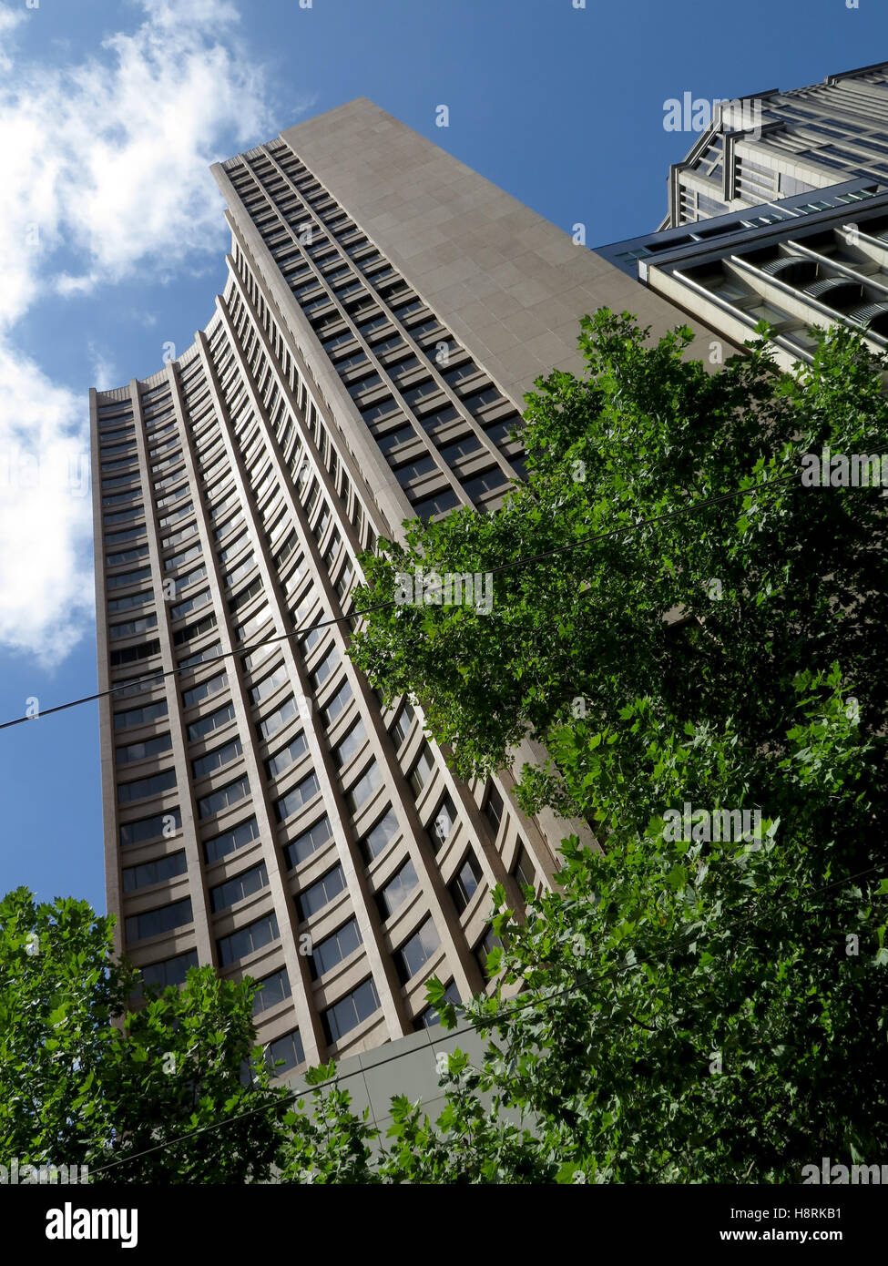 Curved skyscraper hi-res stock photography and images - Alamy