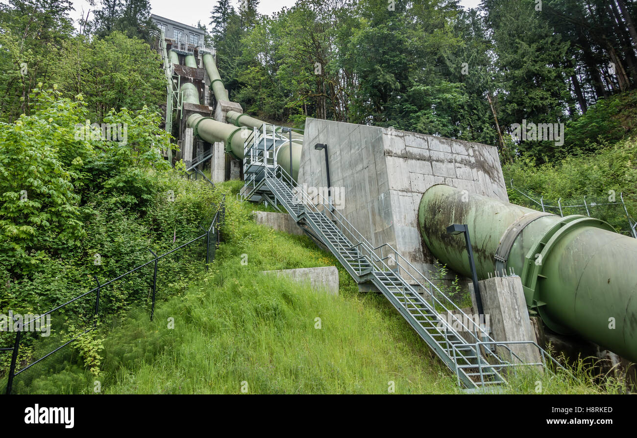 Cement pipes hi-res stock photography and images - Alamy
