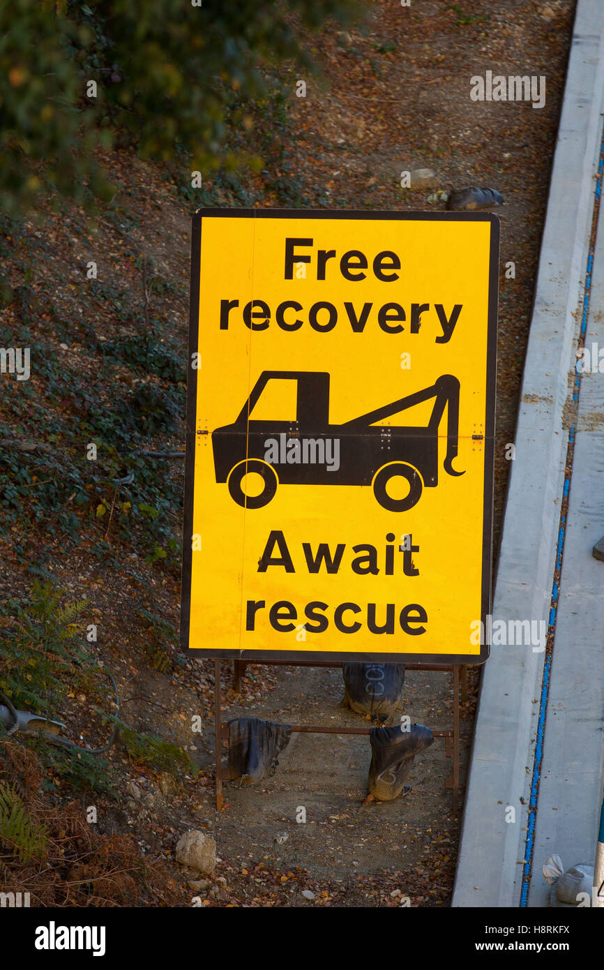 M3 motorway sign hi-res stock photography and images - Alamy