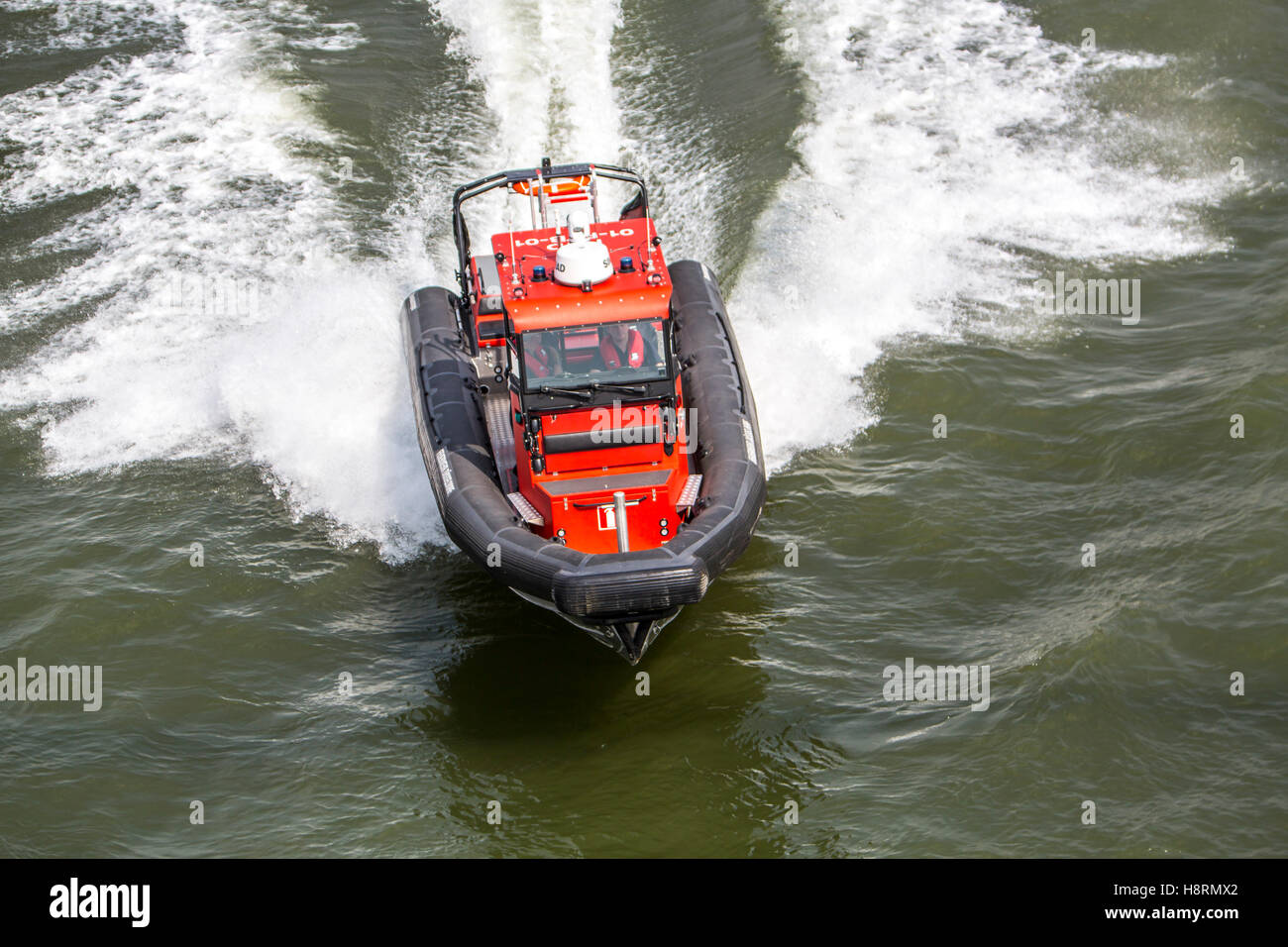 Practice of water rescue units on the Rhine near Düsseldorf, rescue ...