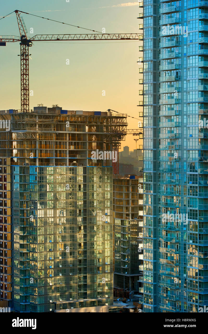 Under freeway architecture hi-res stock photography and images - Alamy