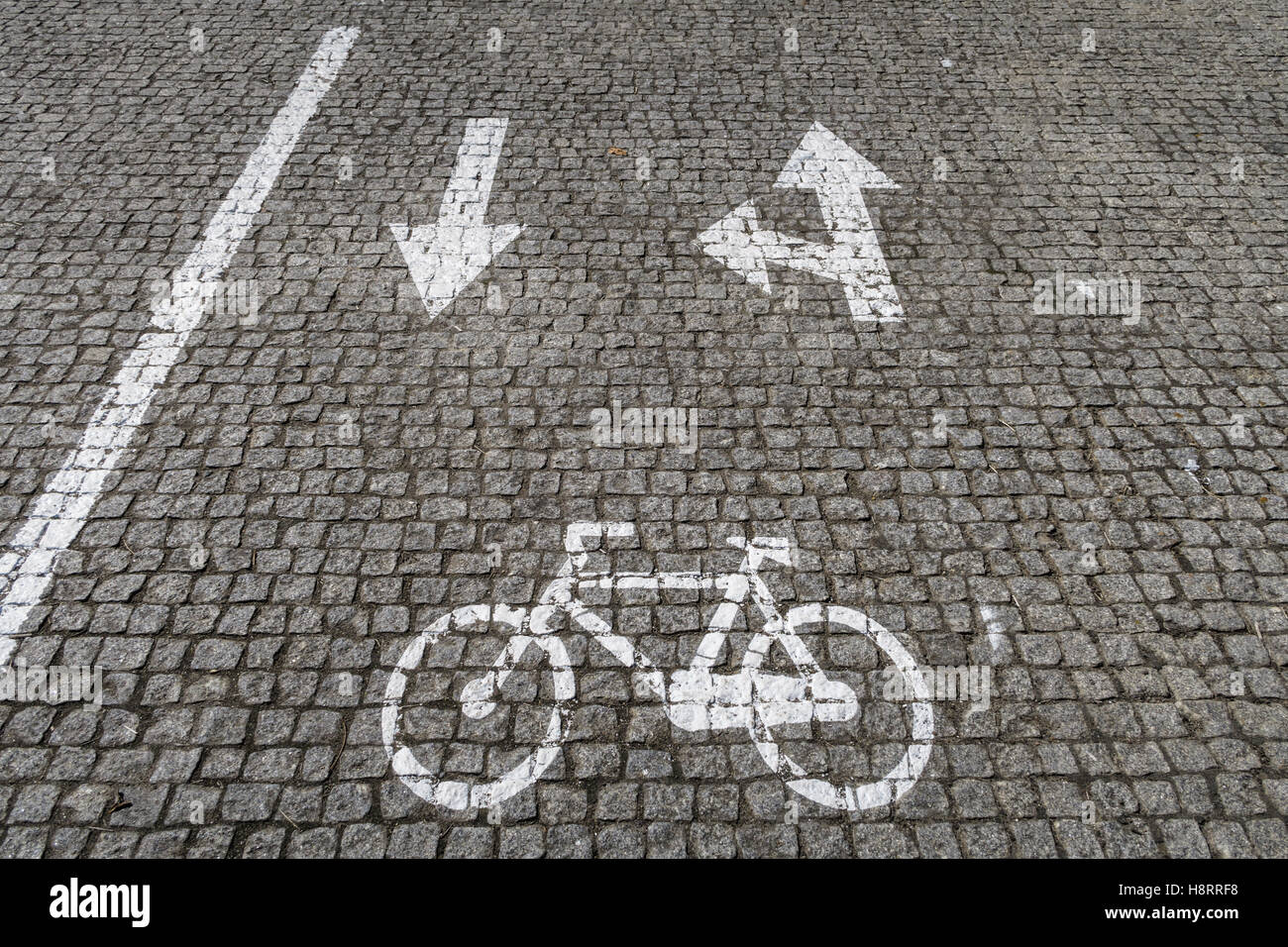 Cycle lane sign hi-res stock photography and images - Alamy