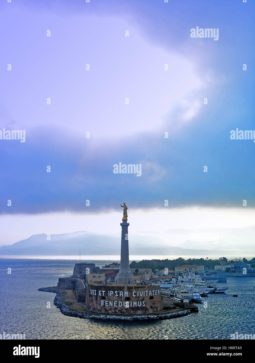 Messina harbour entrance with statue of the golden Madonna Stock Photo ...