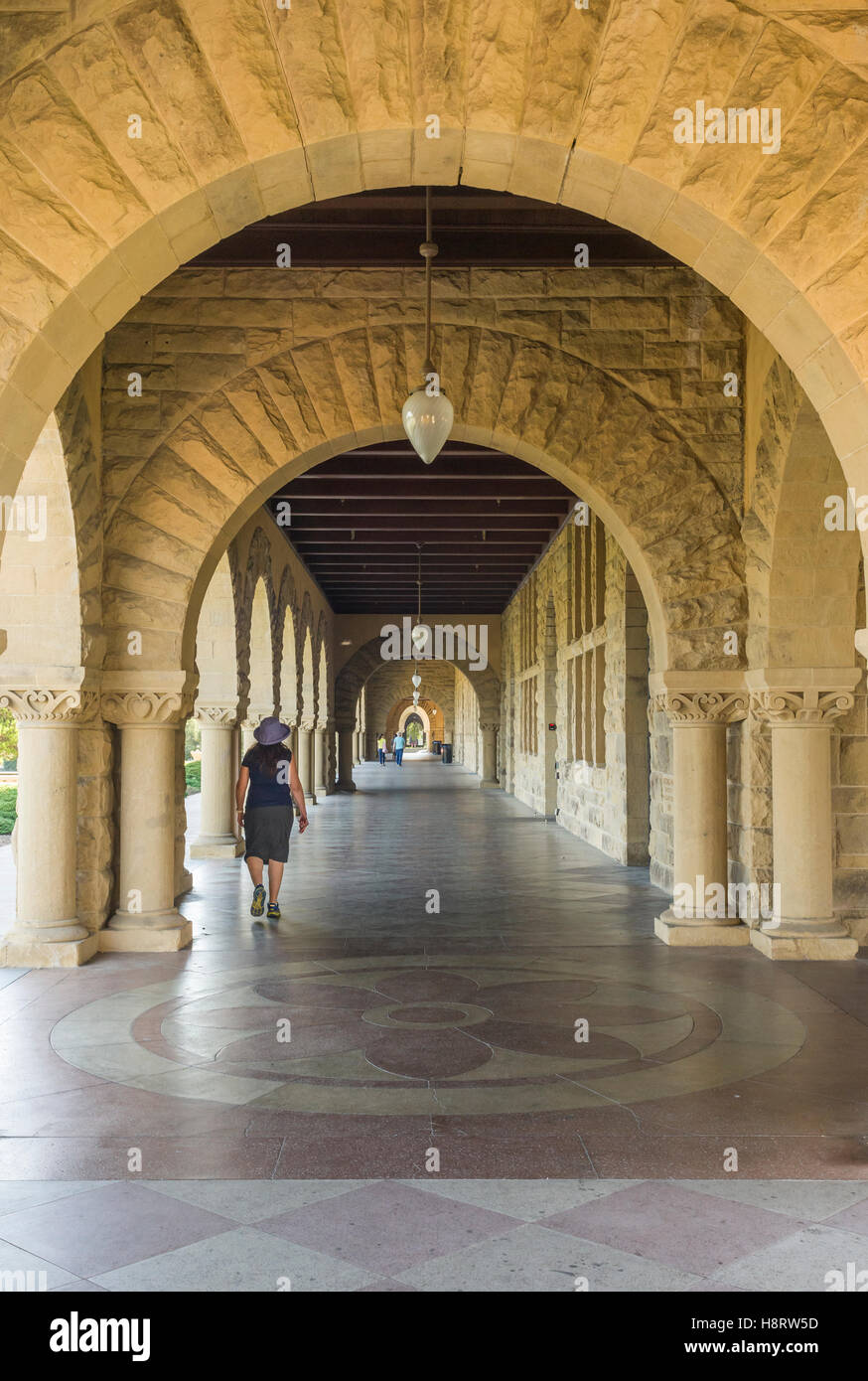 Main quadrangle and Rodin Sculpture Garden in Stanford University ...