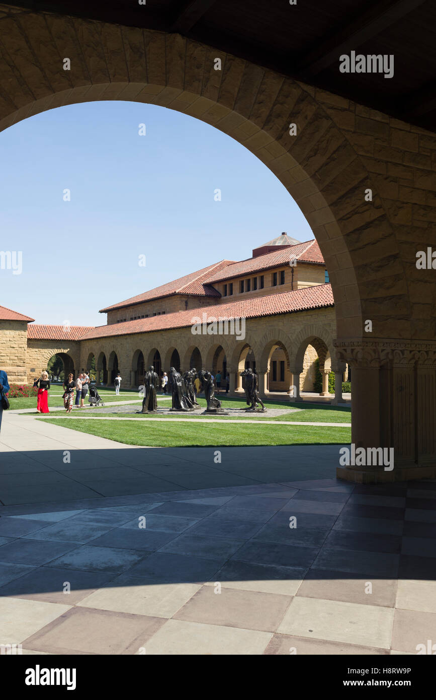 Main quadrangle and Rodin Sculpture Garden in Stanford University ...