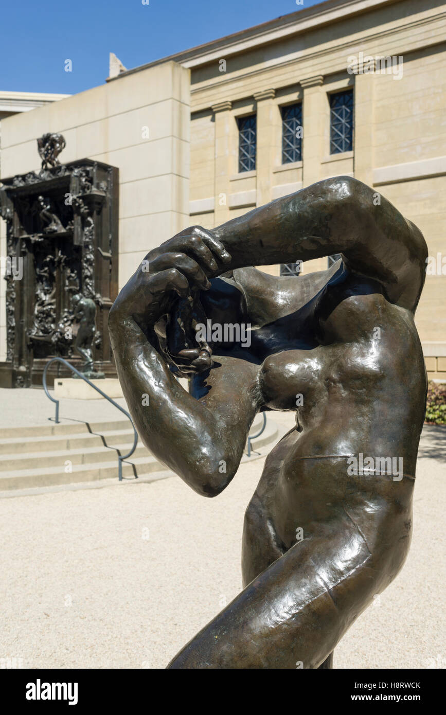 Main quadrangle and Rodin Sculpture Garden in Stanford University ...