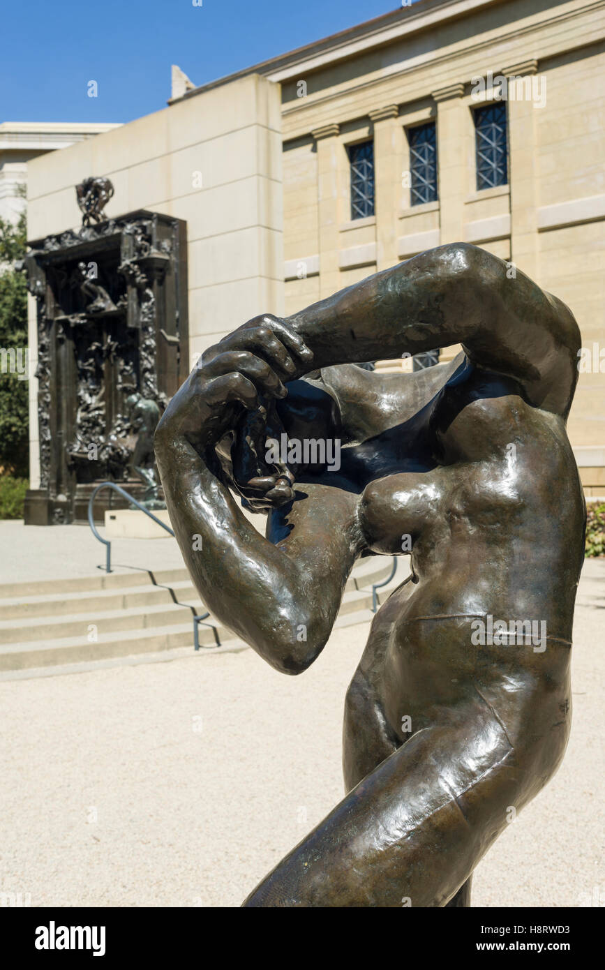 Main quadrangle and Rodin Sculpture Garden in Stanford University ...