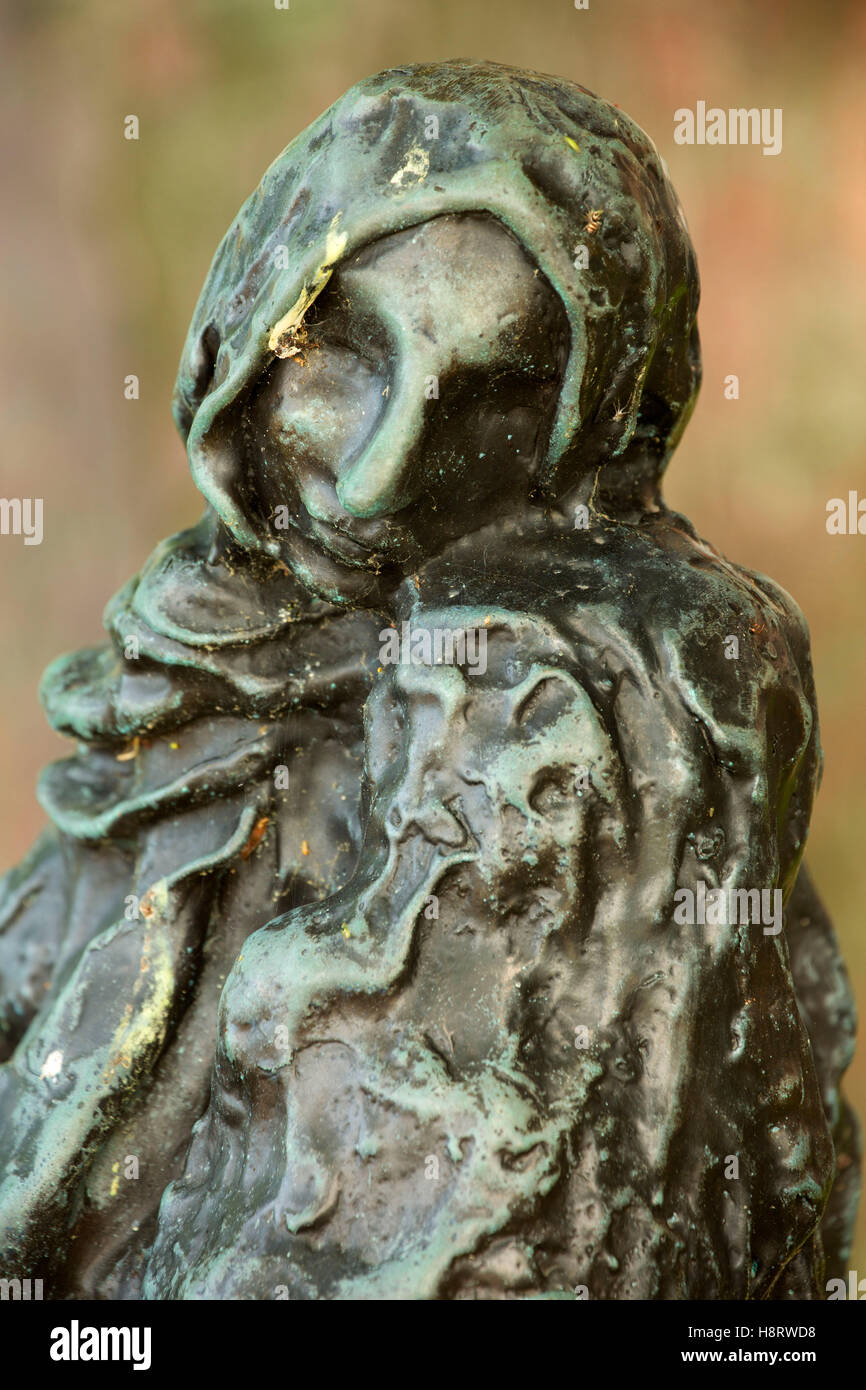 Immigrant statue, Ellis Island Immigrant Museum, Statue of Liberty ...