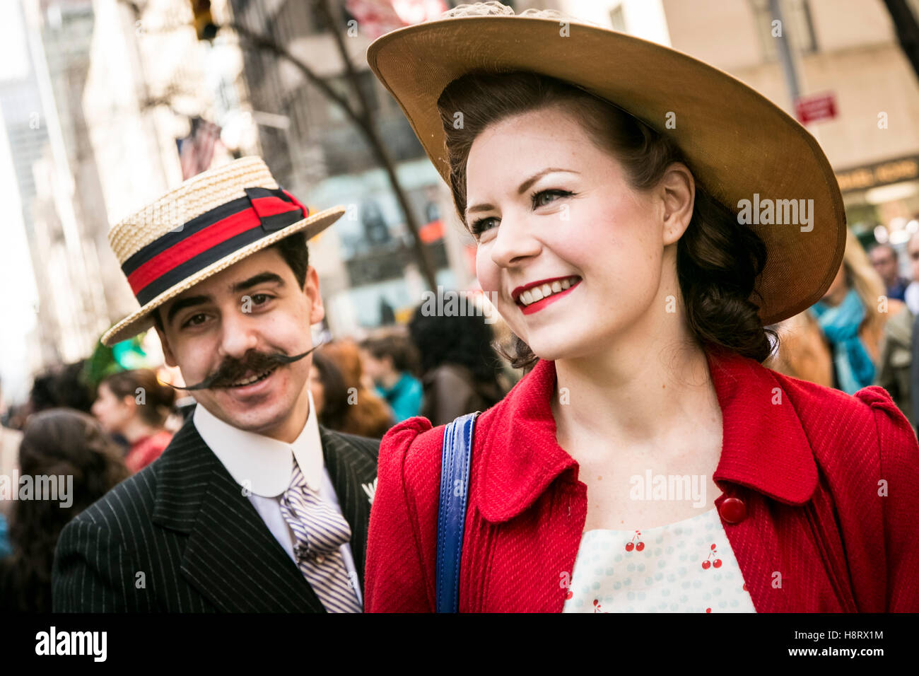 New York City, NY. USA. New Yorkers stroll down 5th Avenue for the ...