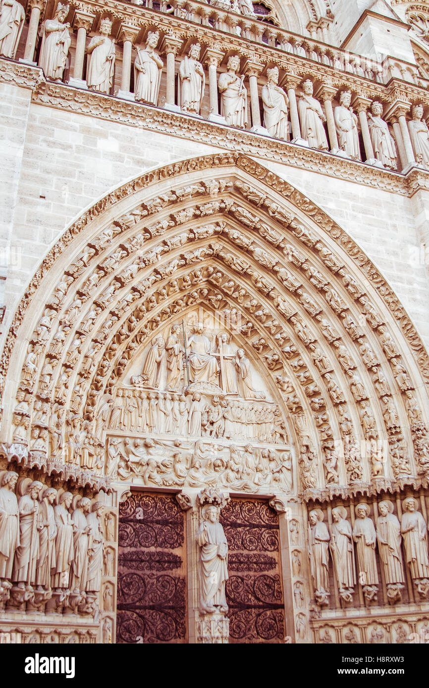 Paris notre dame cathedral door hi-res stock photography and images - Alamy