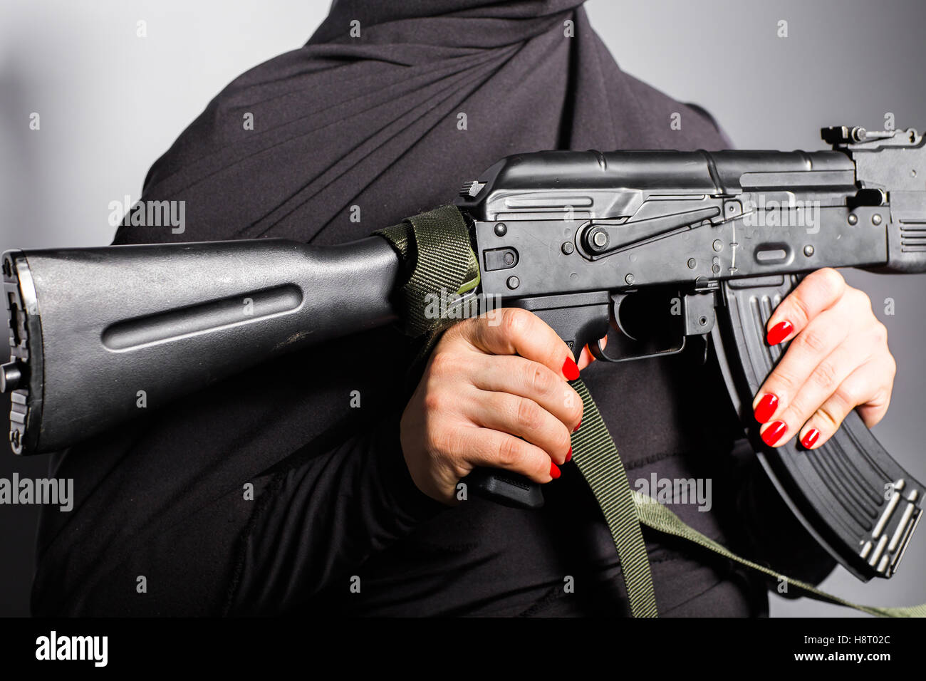Kalashnikov assault rifle close-up in the woman's hand Stock Photo - Alamy