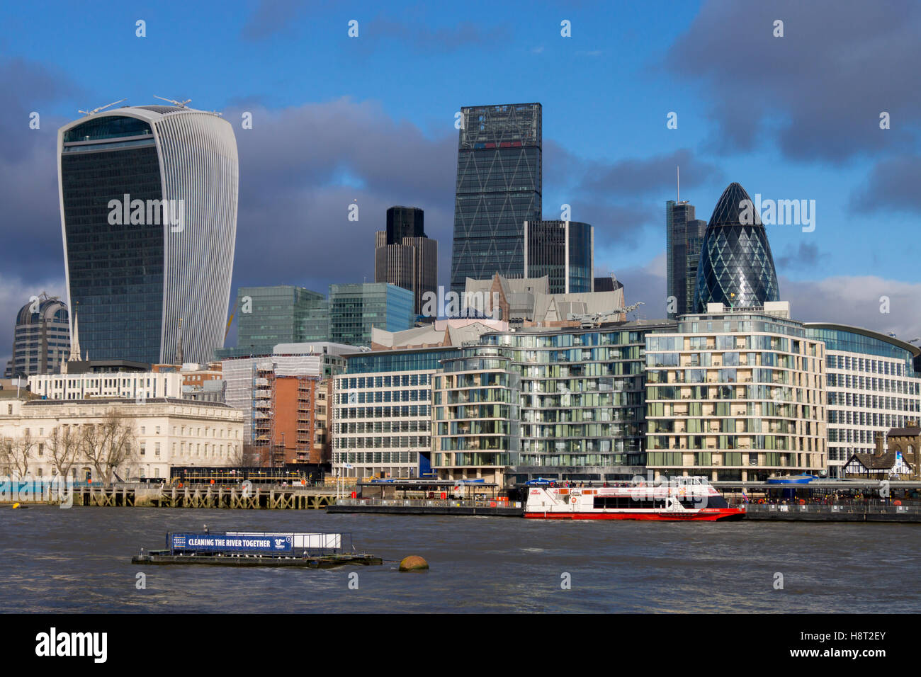 Iconic london symbols hi-res stock photography and images - Alamy