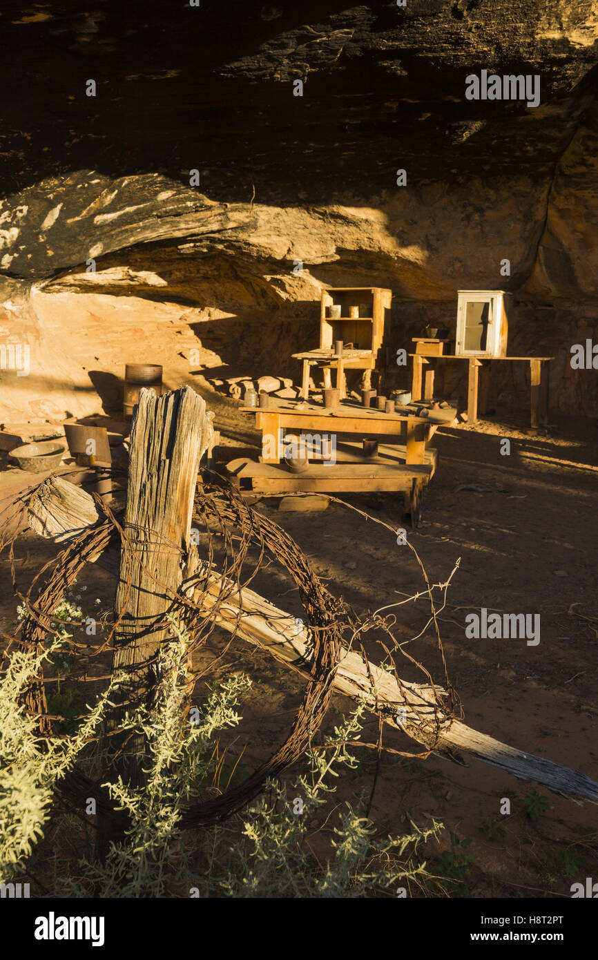Cave spring cowboy camp hi-res stock photography and images - Alamy