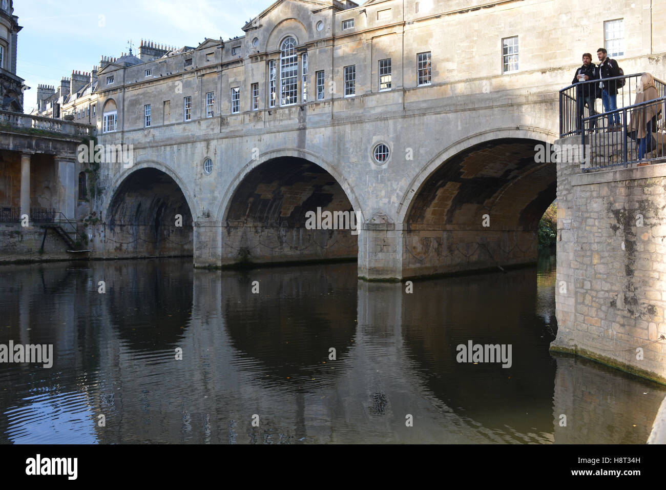 Pulteney bridge shops bath hi-res stock photography and images - Alamy