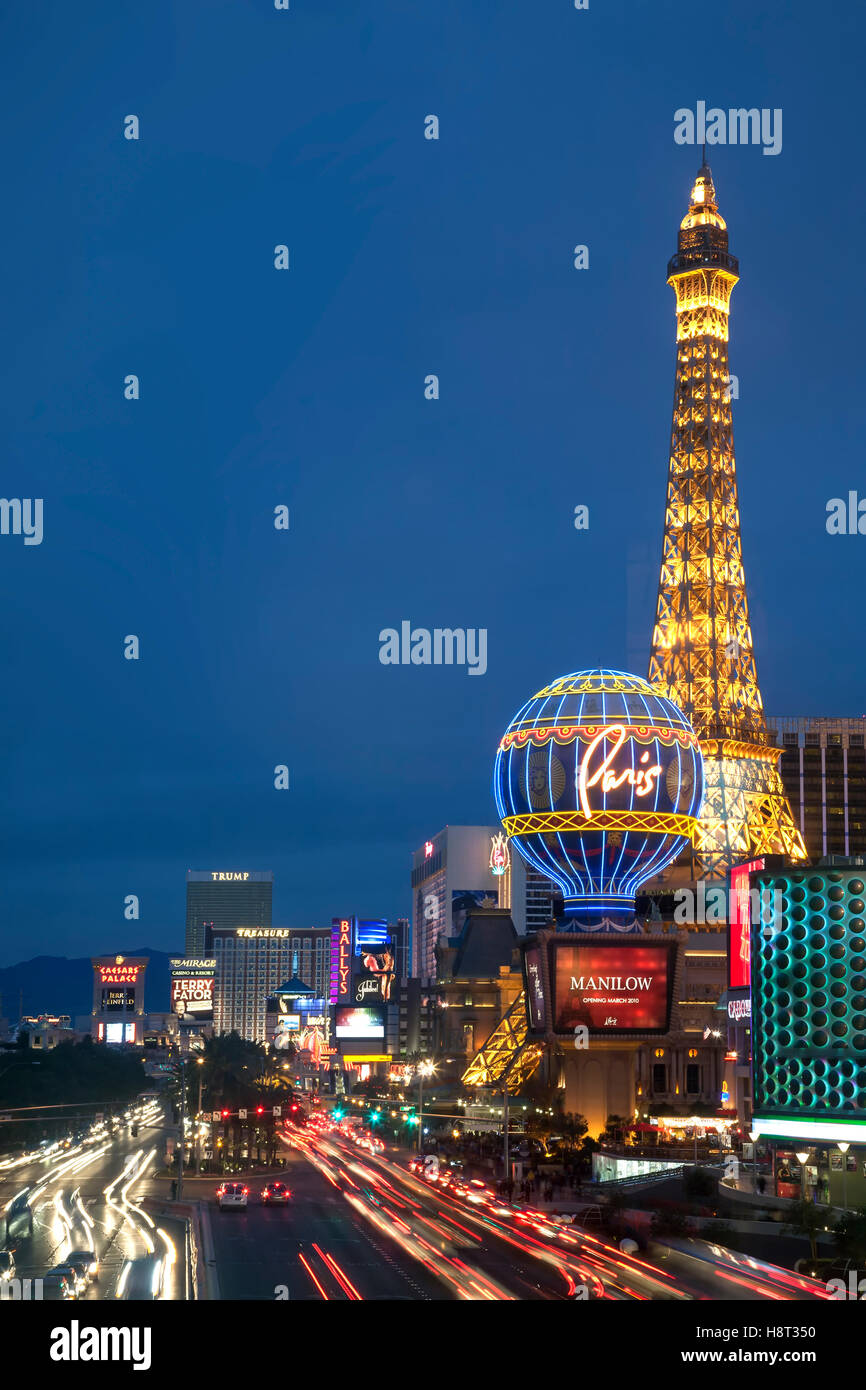 Hot air balloon eiffel tower hi-res stock photography and images - Alamy