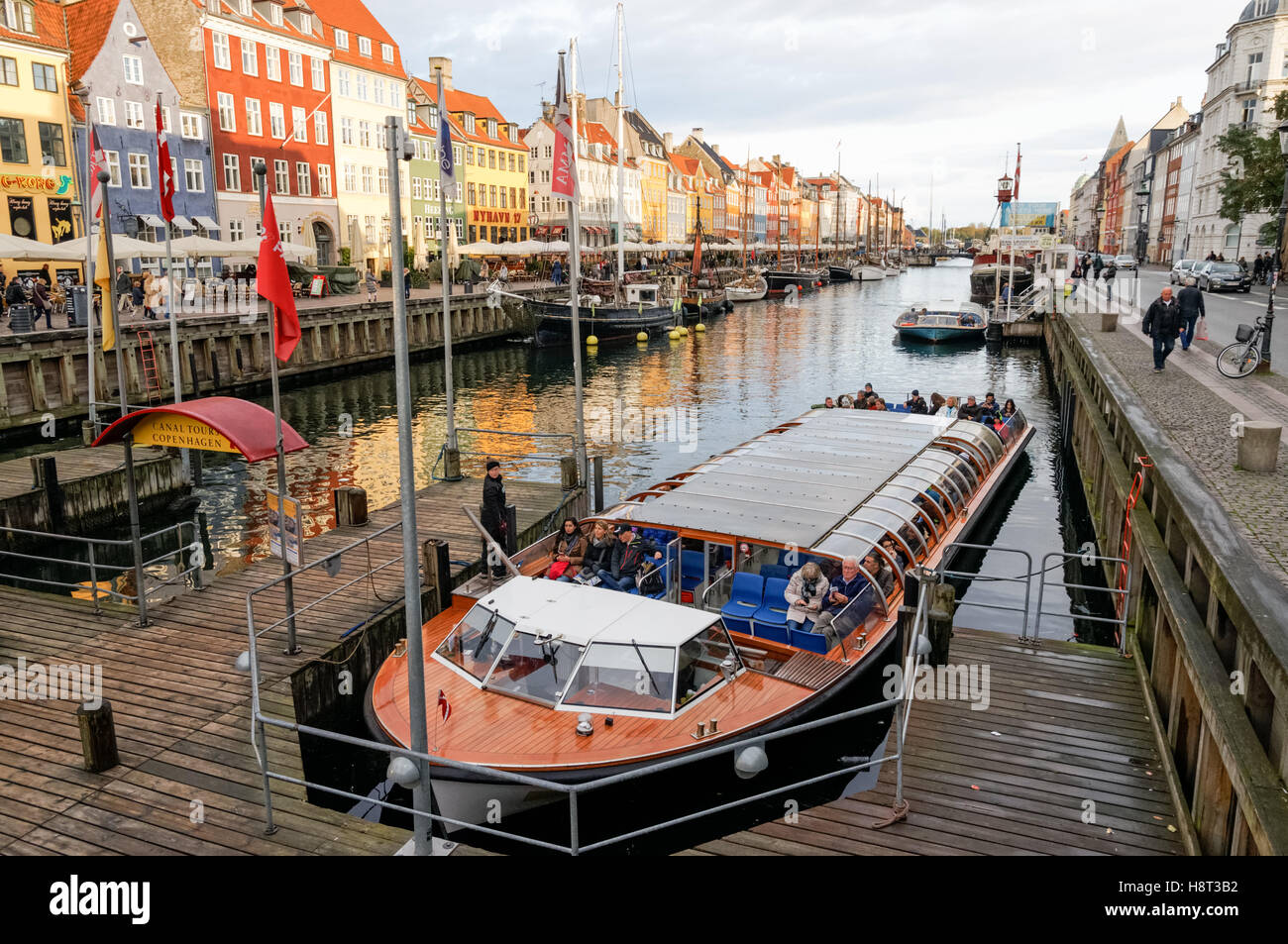 Nyhavn canal in Copenhagen, Denmark Stock Photo - Alamy