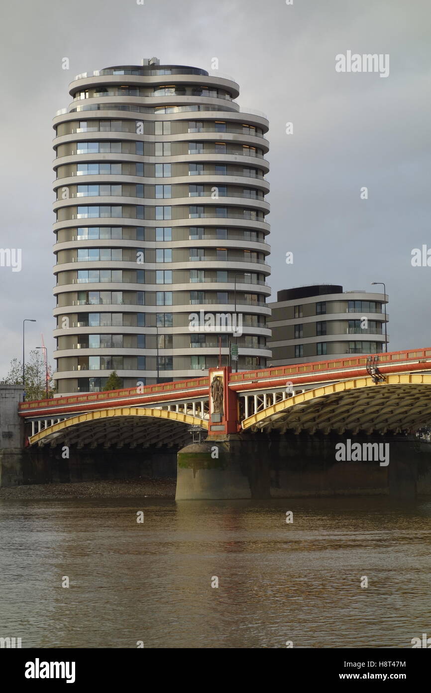 Riverwalk apartment building vauxhall hi-res stock photography and ...