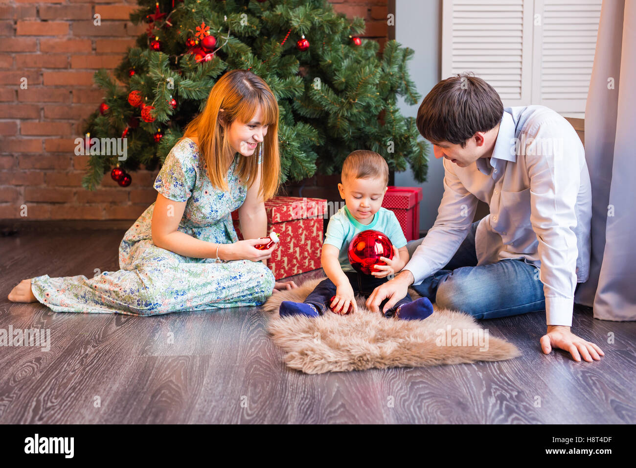 Christmas Family Portrait In Home Holiday Living Room, House Decorating ...