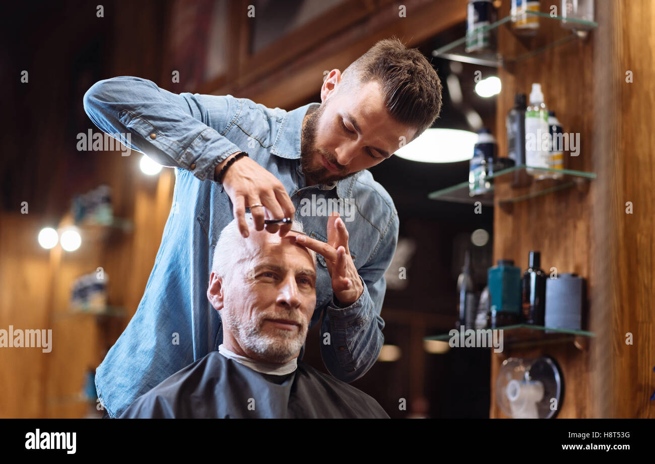 Barber cutting forehead hair with special knife Stock Photo - Alamy