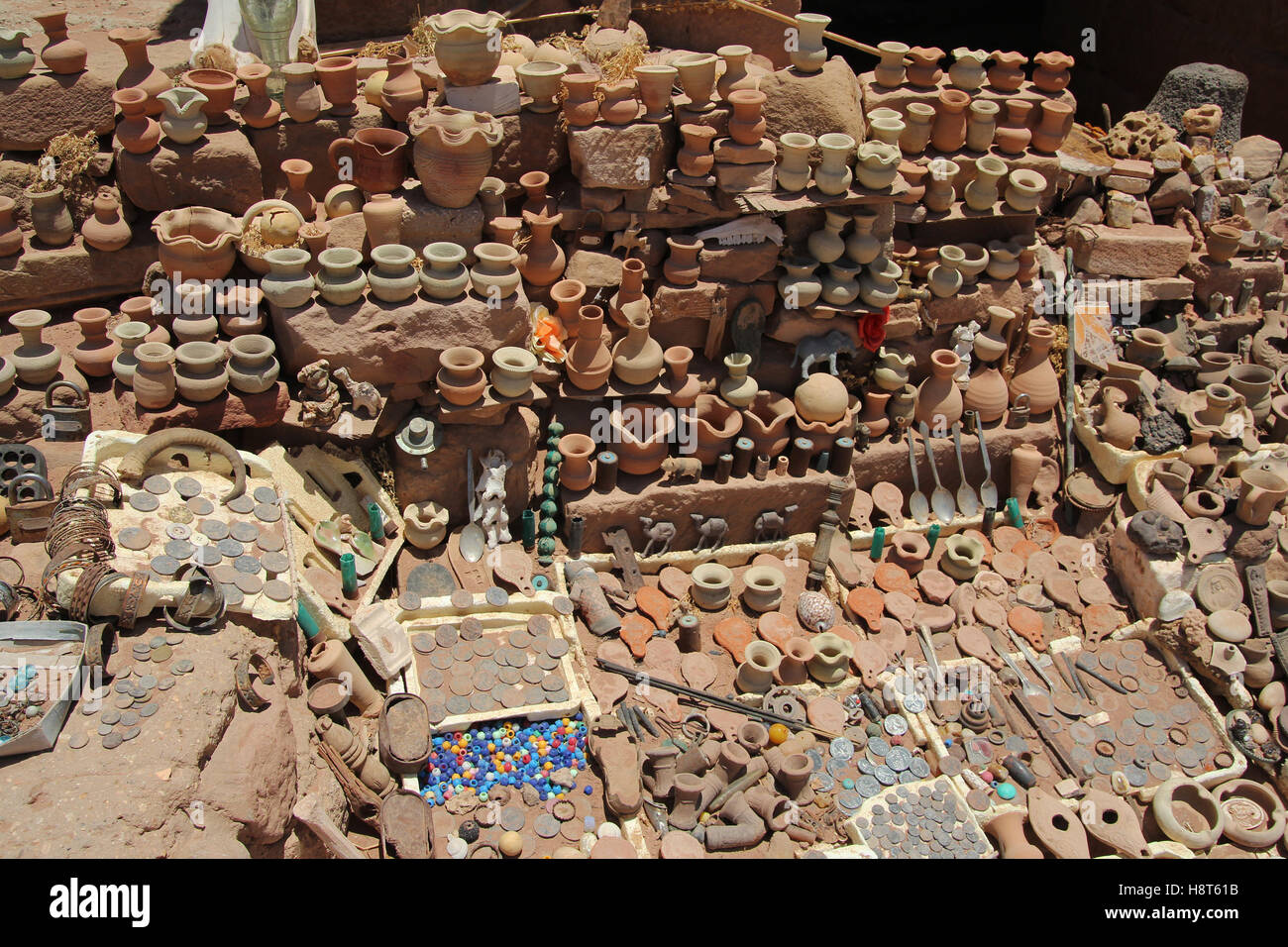 Jordan pottery hi-res stock photography and images - Alamy