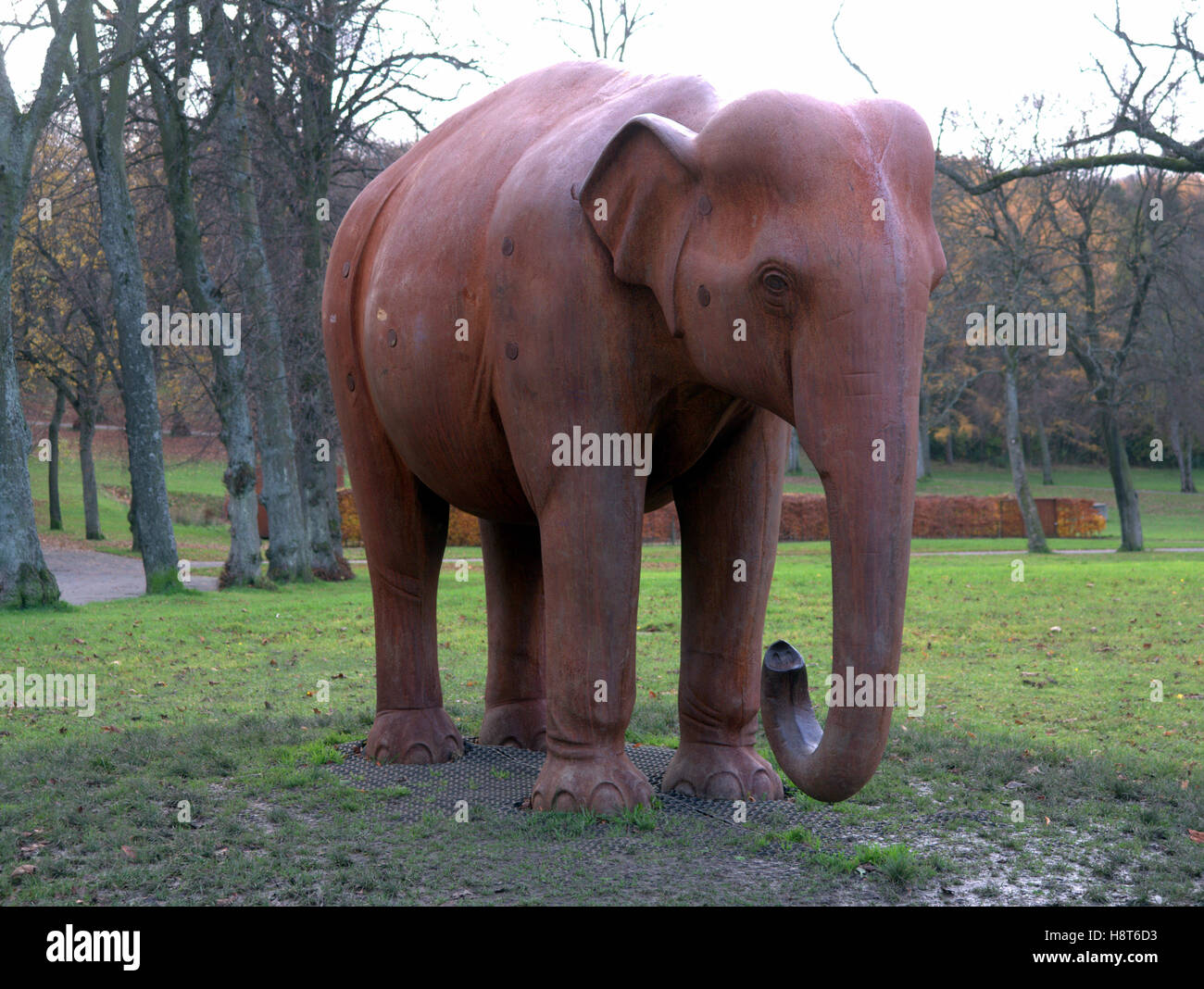 iron elephant statue bellahouston park glasgow Stock Photo - Alamy
