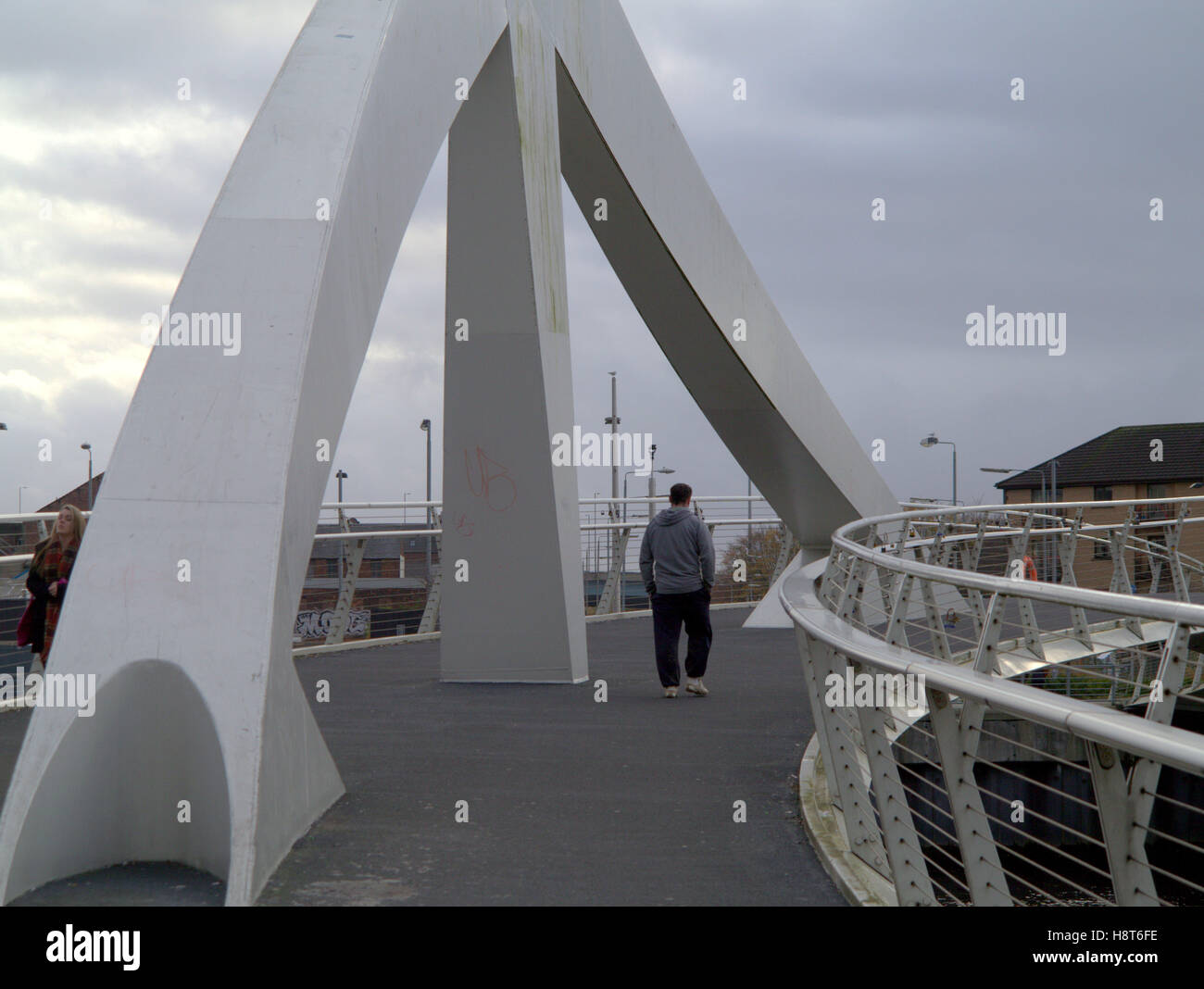 squiggly bridge river Clyde Glasgow Tradeston Bridge Stock Photo - Alamy