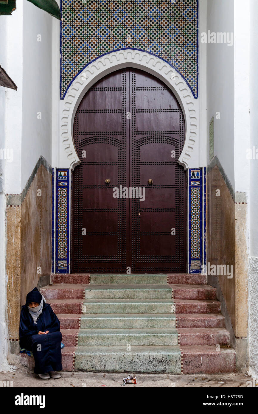 Mosque door colour hi-res stock photography and images - Alamy